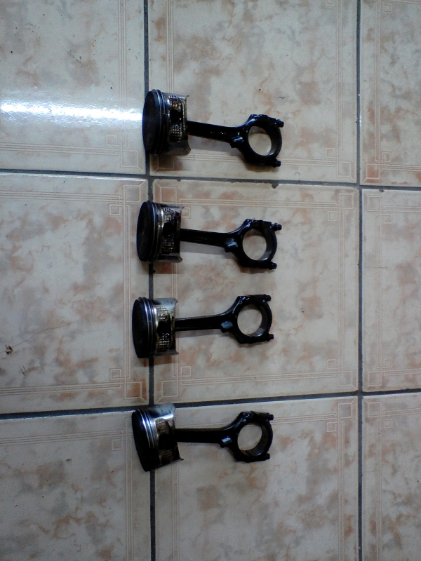 FORD bantam rocam 1.3 conrods with pisons - Spares & Accessories - Gauteng